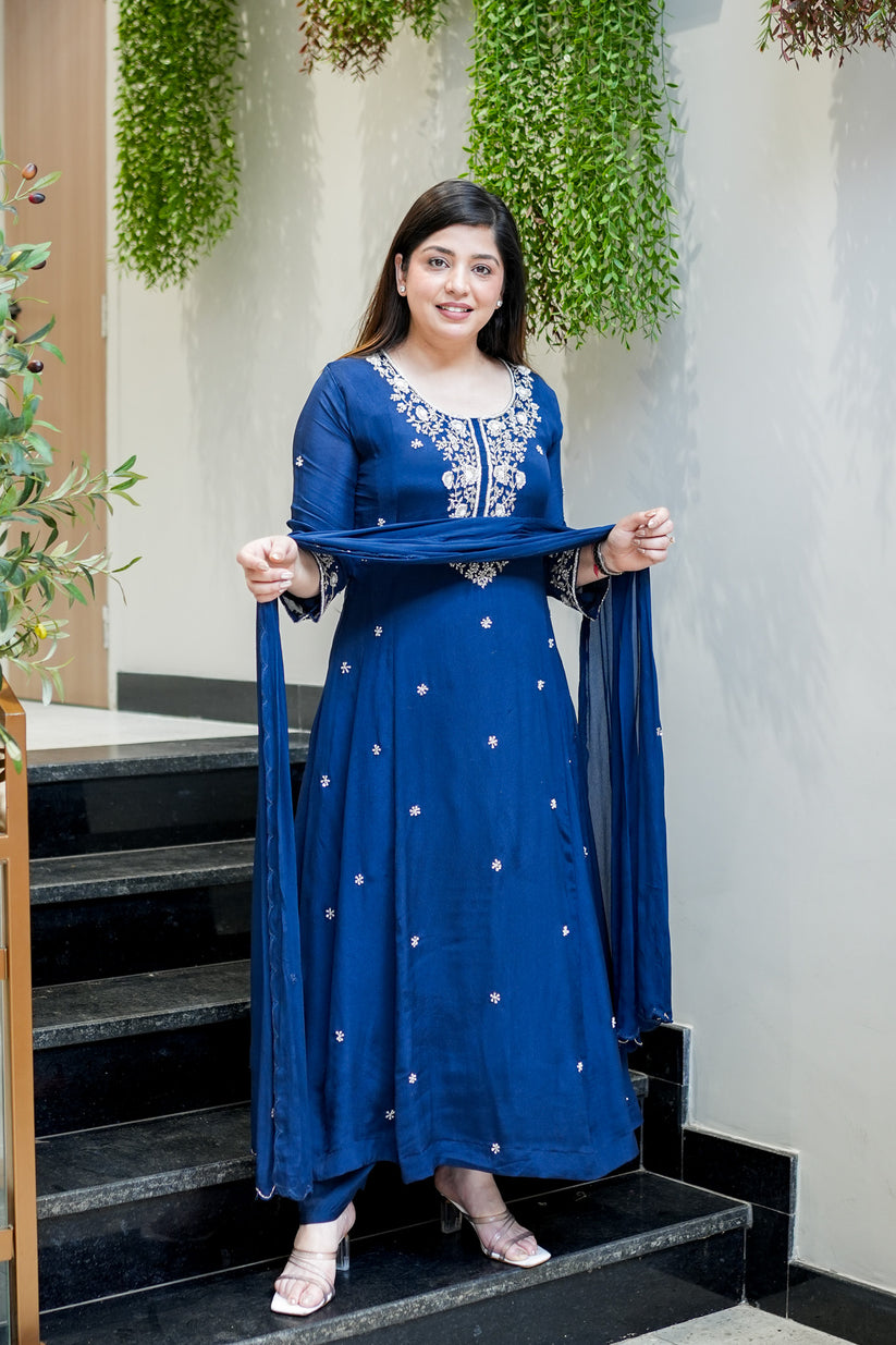 Vashika Embroidered Suit Set – LaGlits