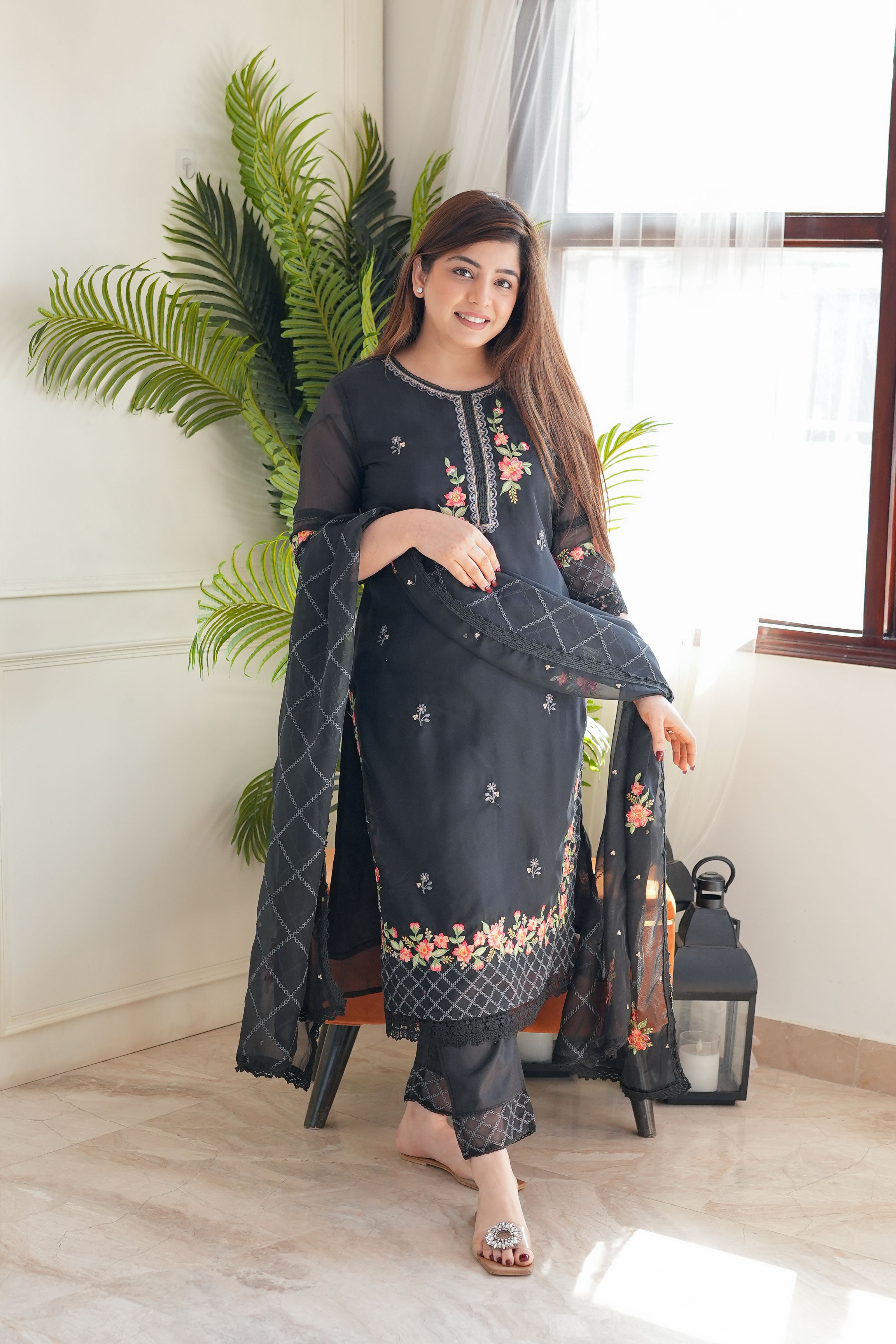 Geet Black Embroidered Suit Set – LaGlits